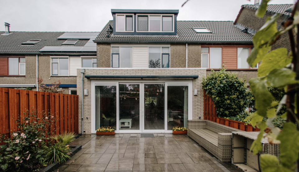 Hoeveel m2 mag ik uitbouwen zonder vergunning? [update 2025]